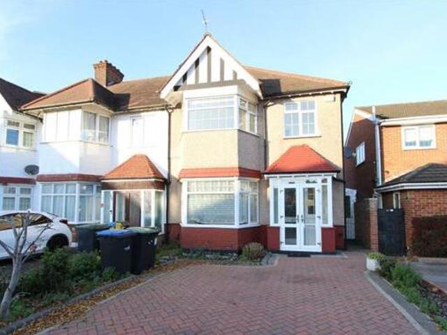 Colne Road, Winchmore Hill, 3 Bedroom End