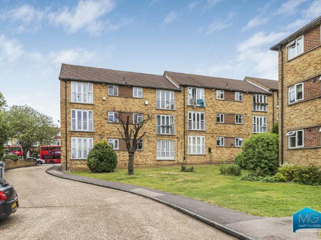 Colney Hatch Lane, Muswell Hill. 1 bed apartment to rent £1,650 pcm £381 pw