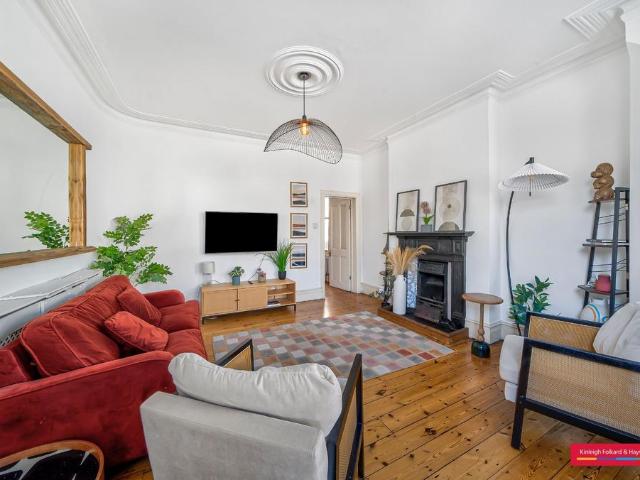 Colney Hatch Lane, Muswell Hill. 2 bed flat to rent £2,600 pcm £600 pw