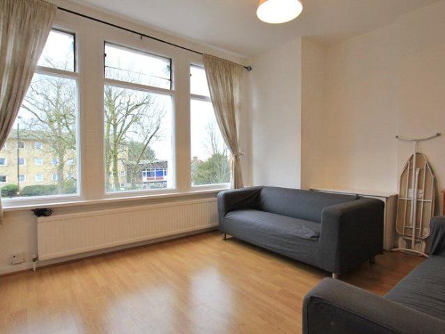 Colney Hatch Lane, Muswell Hill, London N10, 3 bed flat to rent, £2,500 pcm | PrimeLocation
