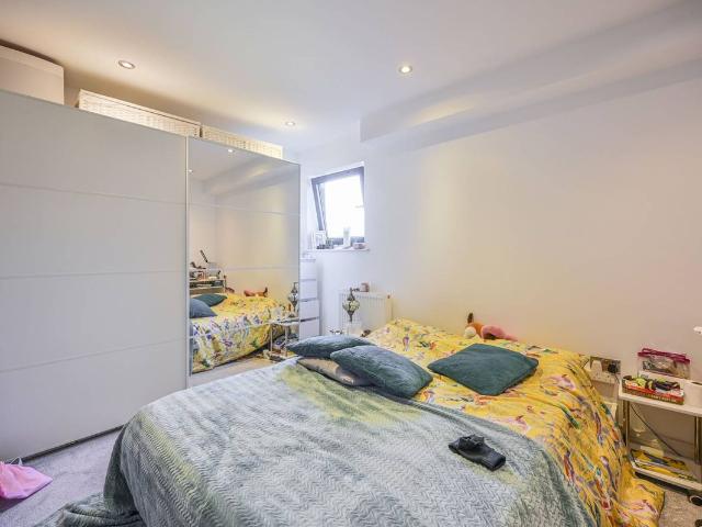Colney Hatch Lane N10, Muswell Hill, London, 3 bed flat to rent, £2,600 pcm | PrimeLocation
