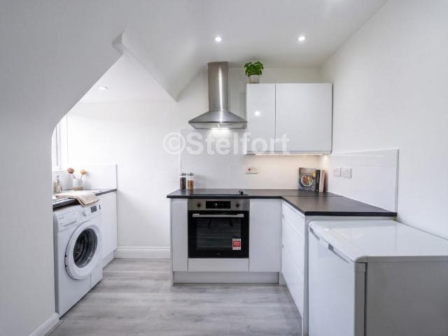 Colney Hatch Lane, N10 Studio to rent £1,375 pcm £317 pw