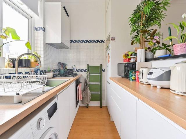 Cologne Road SW11, Clapham Junction, London, 2 bed flat to rent, £2,300 pcm | PrimeLocation