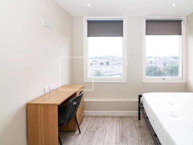Colonnade House, Sunbridge Road, Bradford BD1, Studio to rent, £300 pcm | PrimeLocation