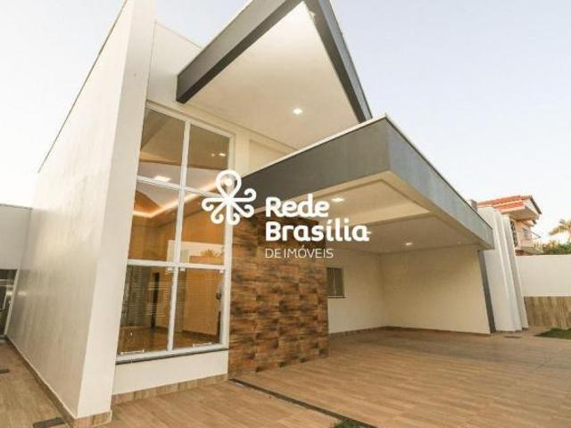 Colônia Agrícola Águas Claras Condomínio Flor das Águas Casa de alto padrãocom 3 suítes e área g