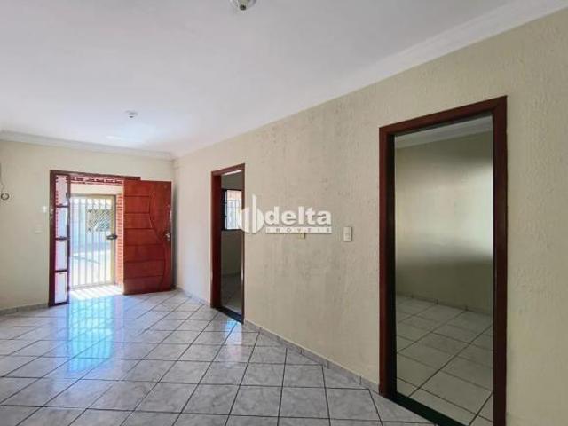 Colônia disponível para venda no bairro Santa Mônica em Uberlândia MG
