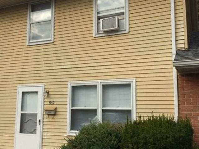 Colonial Village 8 Unit Building 3 Bedroom Apartment for Rent at 900 Colonial Vlg, Martinsburg, WV 25401