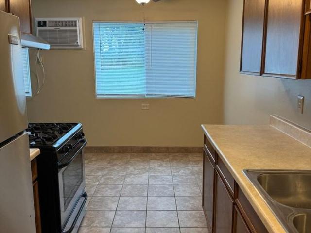 Colonial Apartments 1 Bedroom Apartment for Rent at 5743 Glenwood Ave, Golden Valley, MN 55422