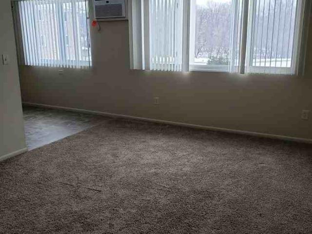Colonial Apartments 2 Bedroom Apartment for Rent at 5743 Glenwood Ave, Golden Valley, MN 55422