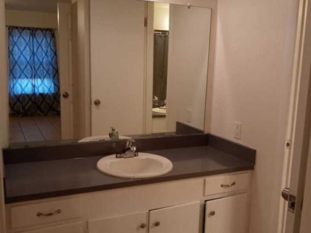 Colonial Arms Jamestown 1 Bedroom Apartment for Rent at 3110 Sw 27th Ave, Amarillo, TX 79109