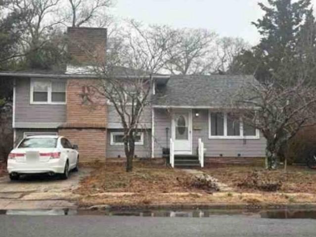 Colonial Ave