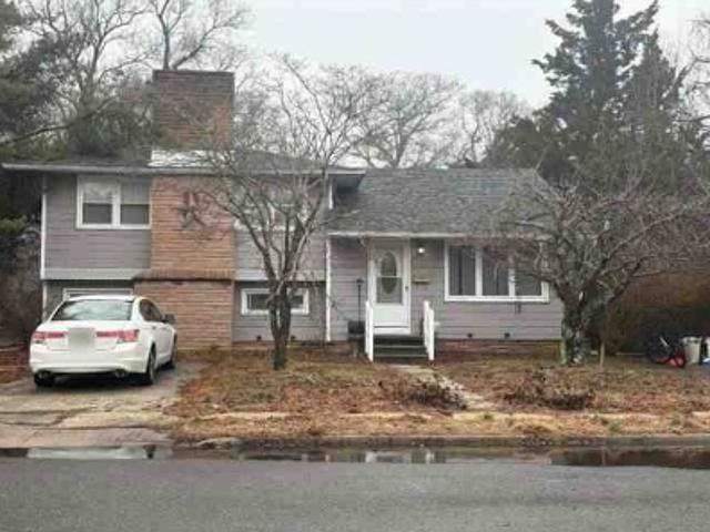 Colonial Ave