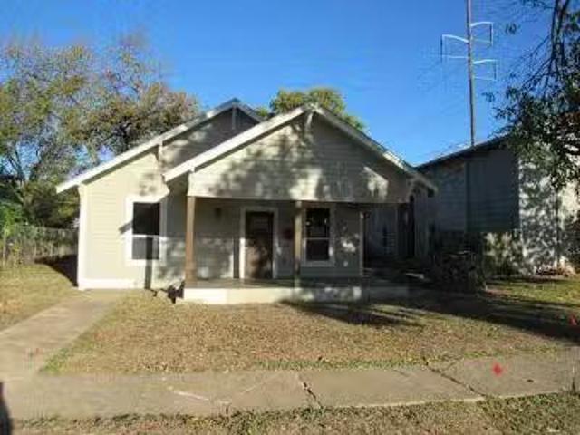 Colonial Ave