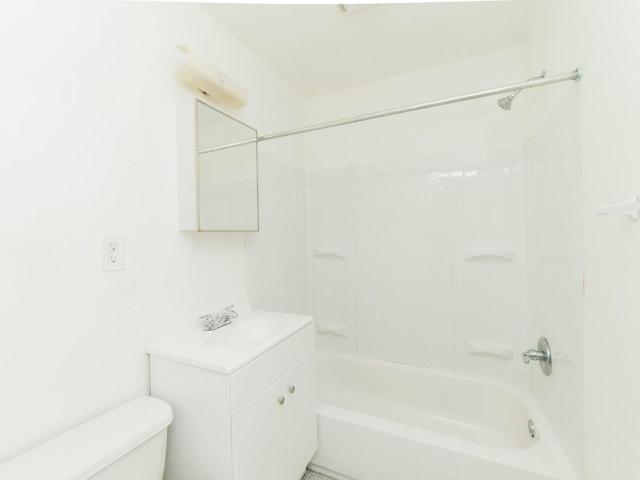 Colonial Commons 1 Bedroom Apartment for Rent at 283 Moon Clinton Rd, Carnot Moon, PA 15108 Coraopolis
