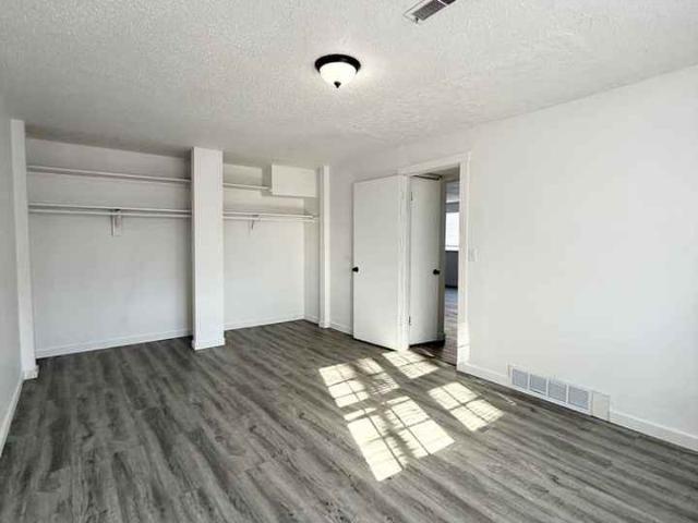 Colonial Court 2 Bedroom Apartment for Rent at 4918 Ames Ave, Omaha, NE 68104