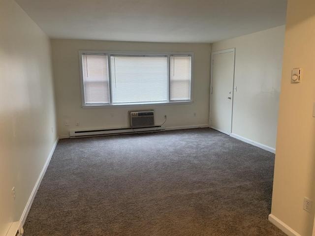 Colonial Court Studio Apartment for Rent at 539 Burnside Ave, East Hartford, CT 06108