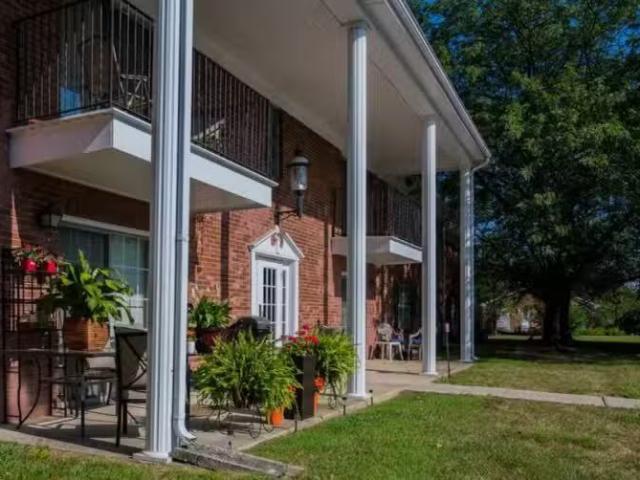Colonial Crest Apartments Muncie, IN