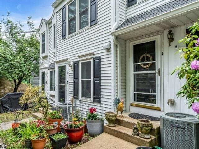Colonial Ct Unit,high Bridge, Condo For Sale
