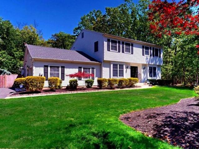 Colonial Ct, Medford, Home For Sale
