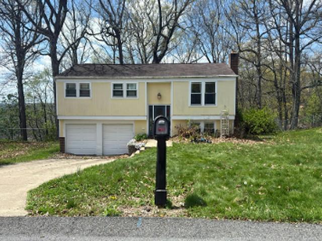 Colonial Dr