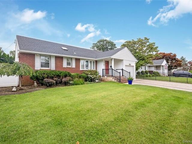 Colonial Dr, Farmingdale, Home For Sale