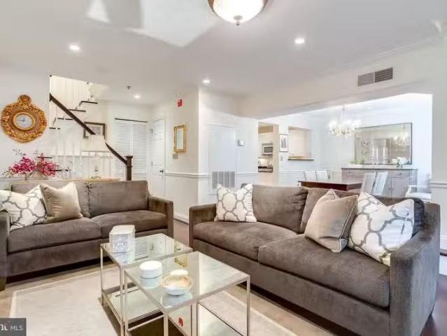Colonial, End Of Row/Townhouse MCLEAN, VA 1641 Internationa.