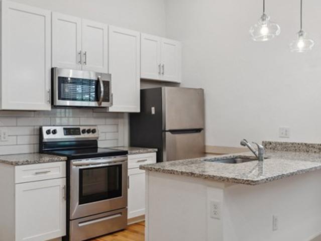 Colonial Flats 1C