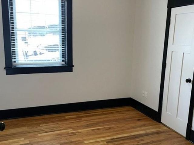 Colonial Hotel Apartments Studio Apartment for Rent at 3804 Farnam Street, Omaha, NE 68131 Nebraska Medical Center