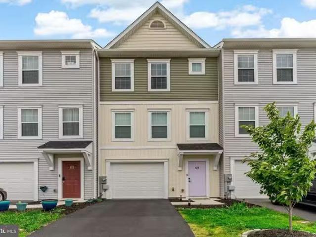 Colonial, Interior Row/Townhouse MARTINSBURG, WV 128 Furlon.
