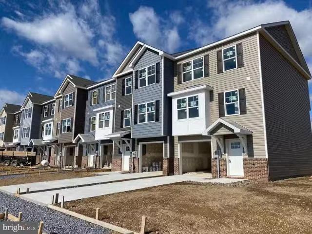 Colonial, Interior Row/Townhouse MARTINSBURG, WV 97 Moses Dr