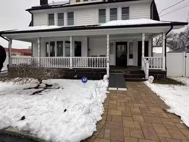 Colonial, Multi Family Baldwin, NY 2477 Park Ave