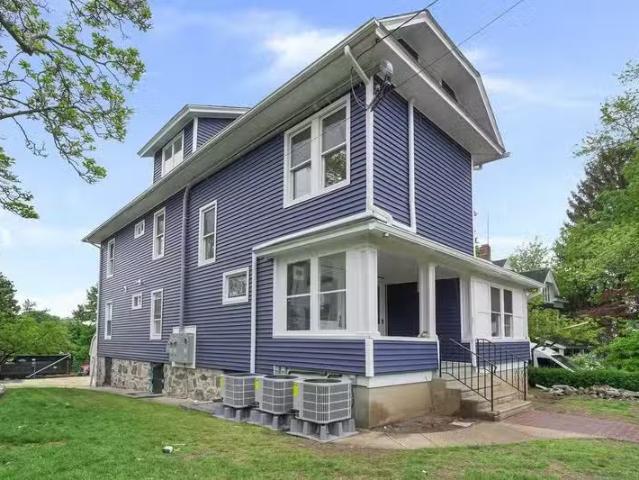 Colonial, Multi family Rental Norwalk, CT 34 Bayview Ave #2