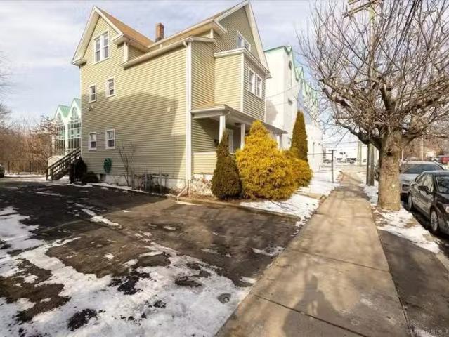 Colonial, Multi family Rental Stratford, CT 571 Bruce Ave #2