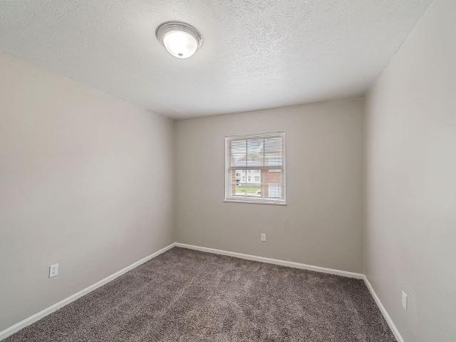 Colonial Oaks Apartments 2 Bedroom Apartment for Rent at 5011 Southside Dr, Louisville, KY 40214 Southside