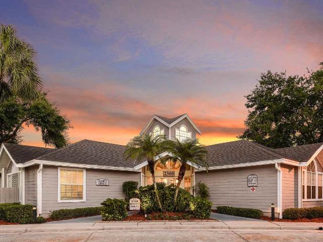 Colonial Pointe 2 Bedroom Apartment for Rent at 2300 Econ Cir, Orlando, FL 32817