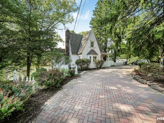 Colonial Rd, Franklin Lakes, Home For Sale