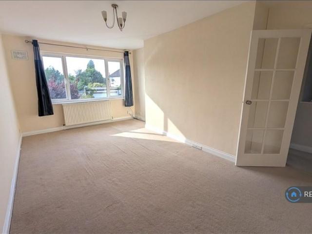Colonial Road, Feltham, TW14 2 bed maisonette to rent £1,650 pcm £381 pw