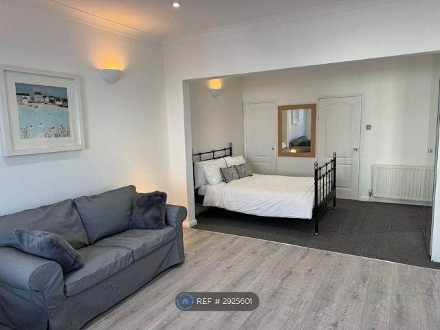 Colonial Road, Slough SL1, Studio to rent, £1,095 pcm | PrimeLocation