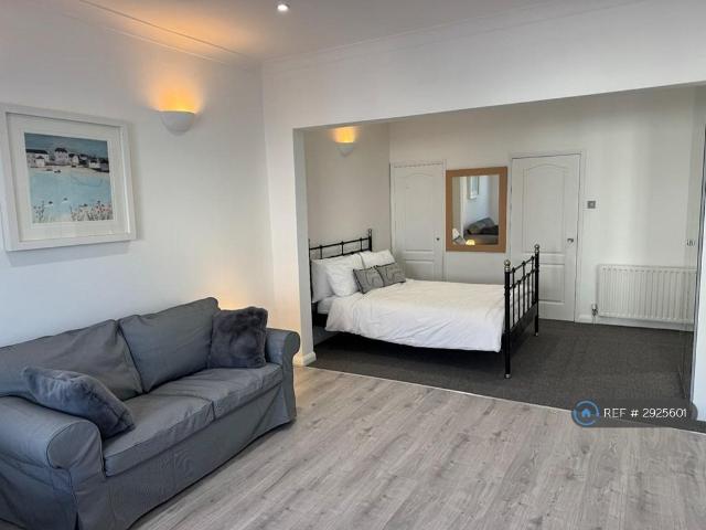 Colonial Road, Slough, SL1 Studio to rent £1,095 pcm £253 pw