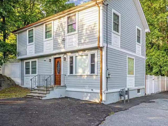 Colonial, Single Family Greenwich, CT 2 Ivy St