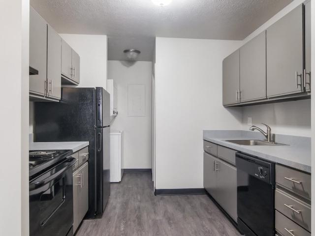 Colony Club 2 Bedroom Apartment for Rent at 681 Turney Rd, Bedford, OH 44146 Bedford