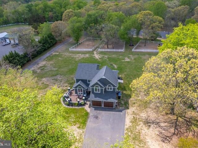Colony Pl, Swedesboro, Farm House For