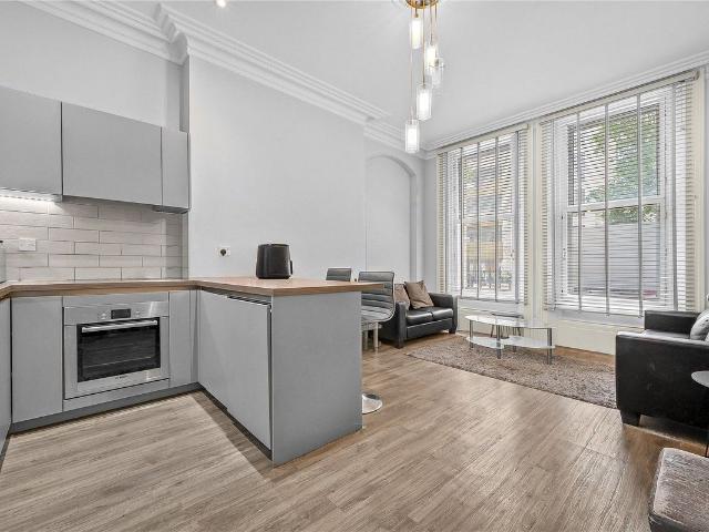 Colosseum Terrace, Regent's Park, London NW1, 2 bed flat to rent, £3,683 pcm | PrimeLocation