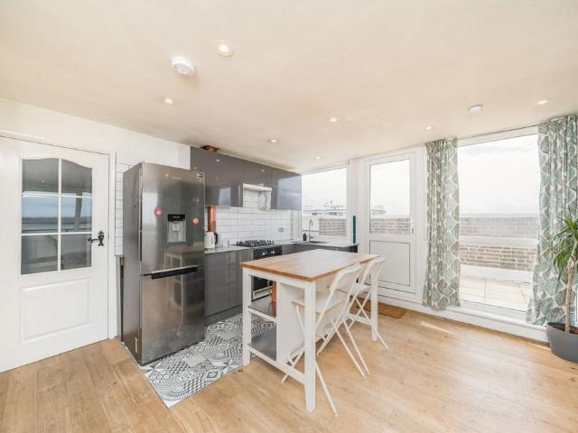 Colson Way, London SW16 1 bed flat to rent £1,600 pcm £369 pw