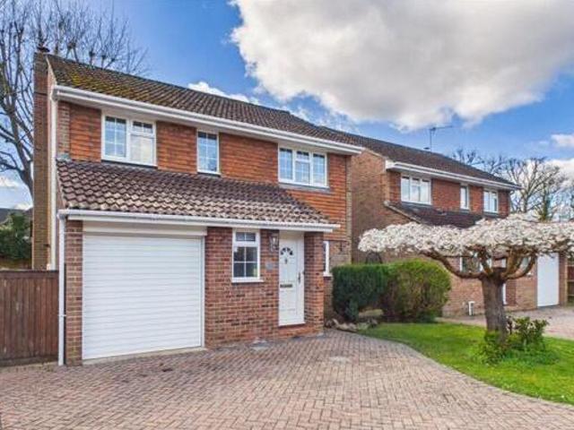 Copthorne, Lashmere, Crawley, 3 Bedroom Detached