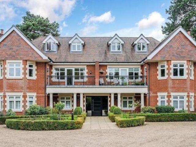 Copthill Lane, Kingswood, 2 Bedroom Apartment