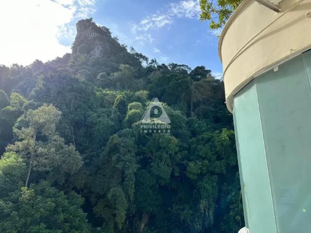 Copacabana! 4 Quartos com varanda e 1 vaga na escritura! Vista para o verde. 190m²
