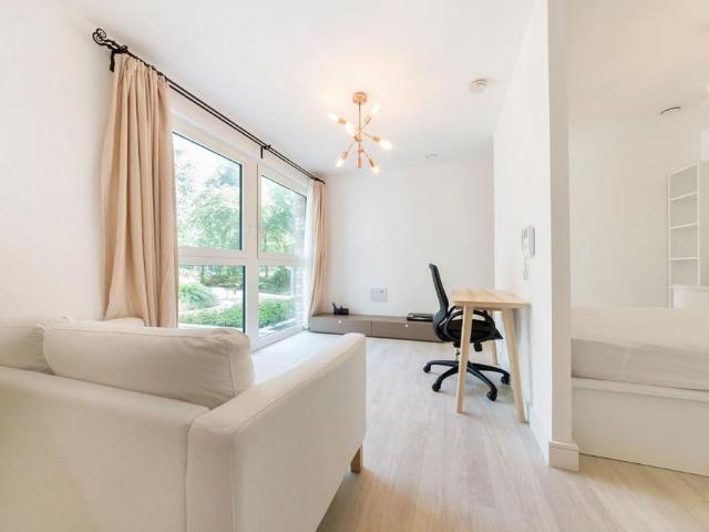 Copenhagen Court, London SE8 Studio to rent £1,625 pcm £375 pw