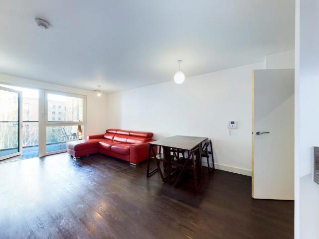 Copenhagen Court, Pell Street. 3 bed flat to rent £3,250 pcm £750 pw