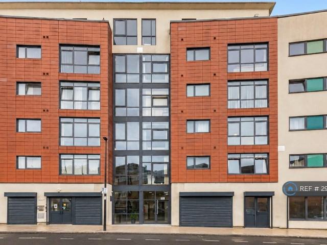 Copenhagen Place, London, E14 2 bed flat to rent £2,250 pcm £519 pw